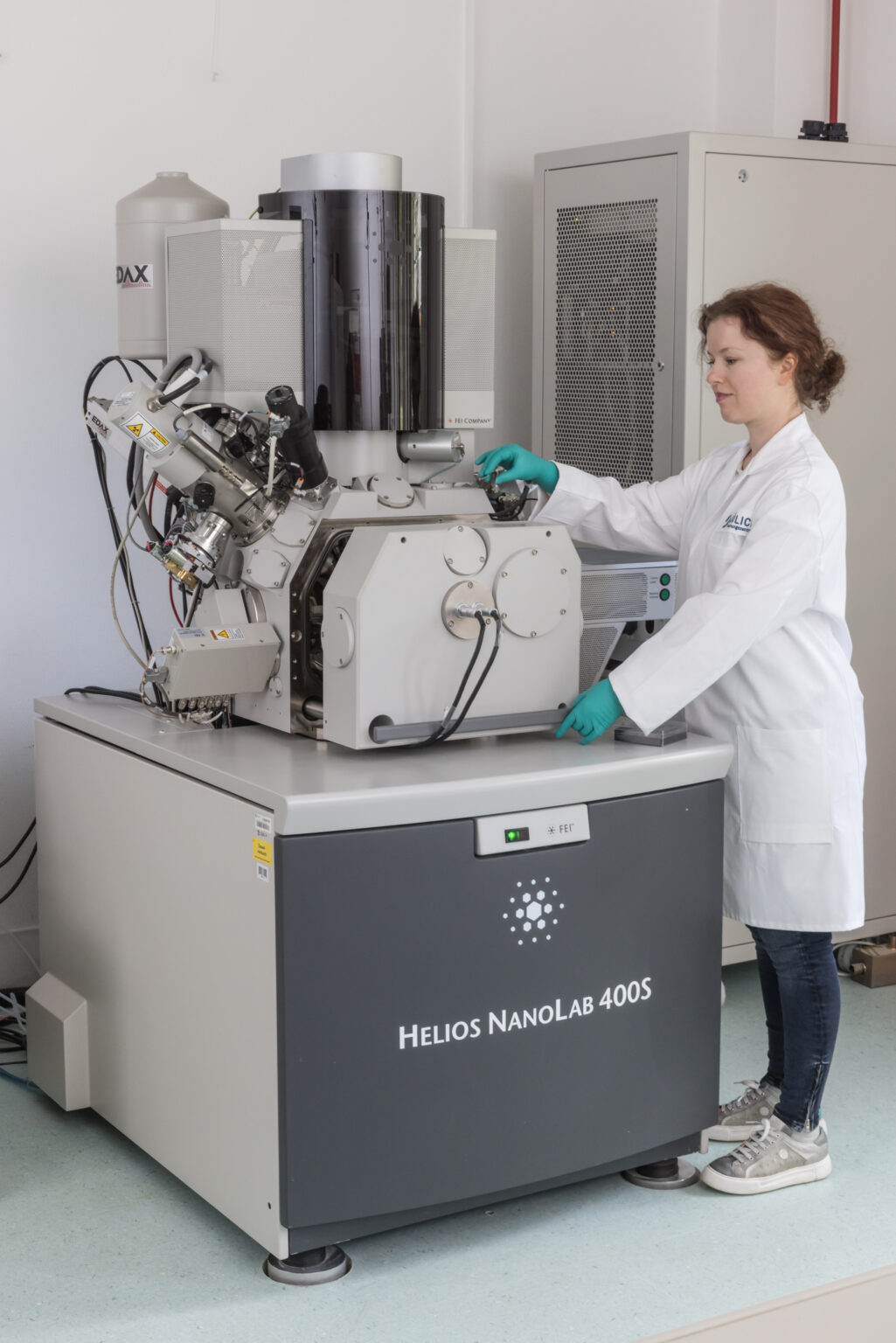 FEI Helios NanoLab 400S FIB-SEM | er-c